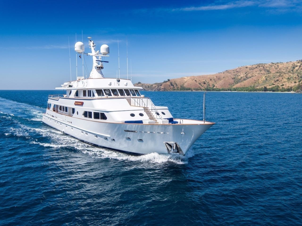 Yacht MAVERICK II, Nishii Zosen KK/Sterling Yachts | CHARTERWORLD ...